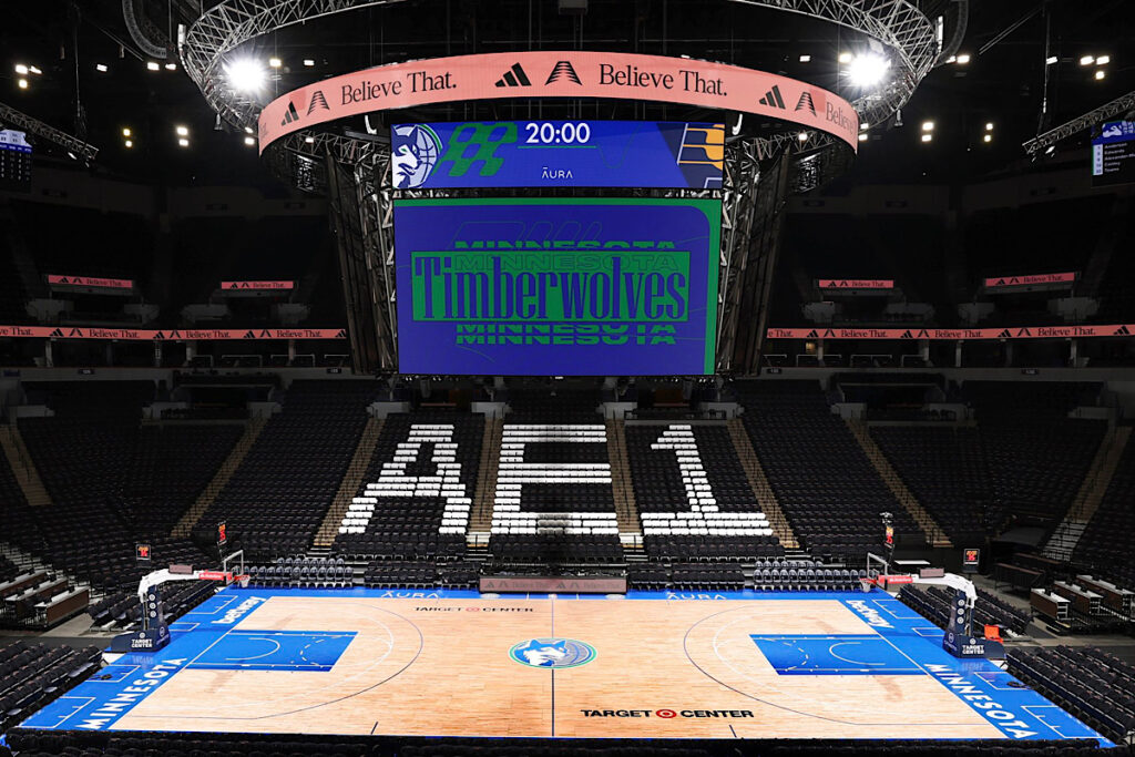 Anthony Edwards e le scarpe Adidas AE1: si colora il Target Center ...